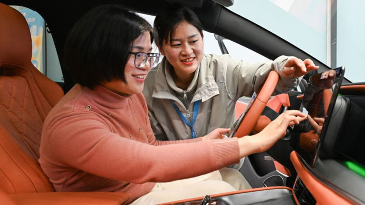 Tesla rival unveils world's first electric vehicle that can fill up as ...