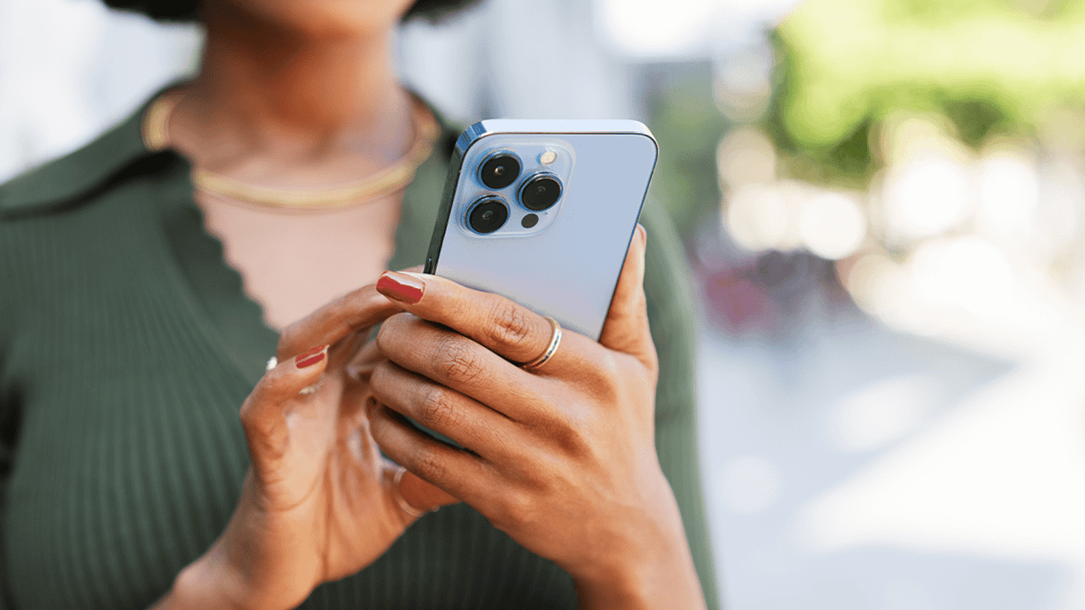 FBI issues warning to iPhone and Android users to immediately end a ...