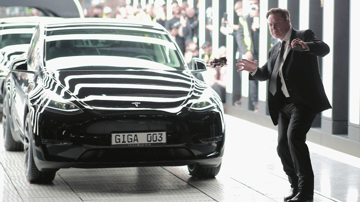 Angry Tesla owners are applying regret stickers with savage message ...