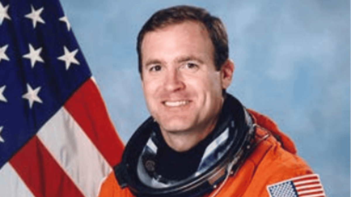 Former NASA astronaut walks free after serving prison sentence for ...