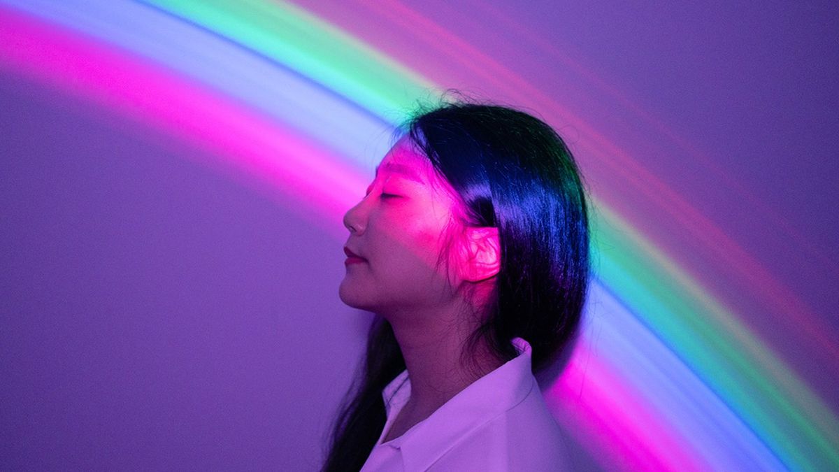Scientists reveal mind-blowing reason purple is not a real color
