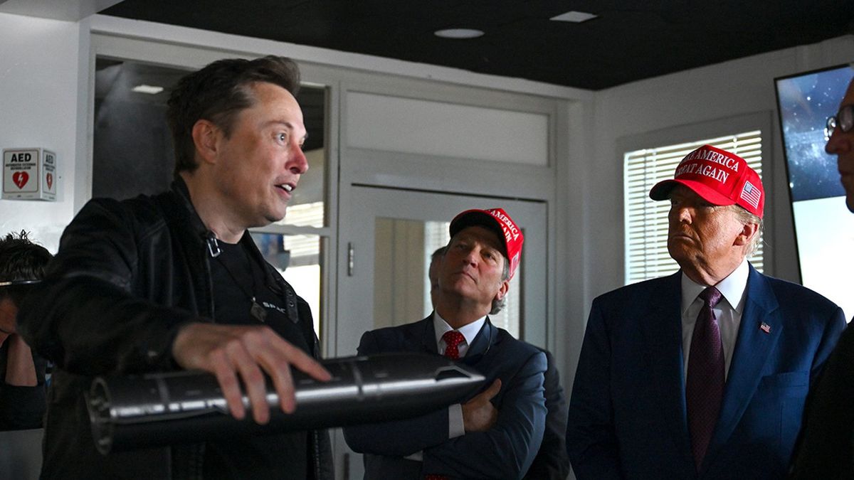 Elon Musk issues three-word response after SpaceX rocket bursts into ...