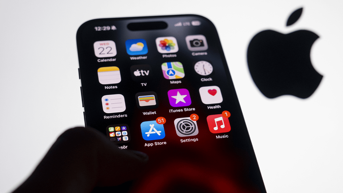 Apple issues urgent warning to users as porn app is made available on ...