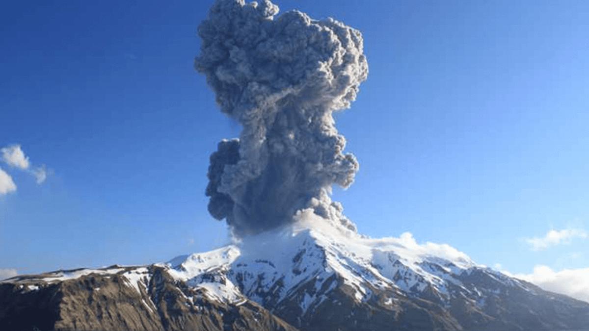 Scientists on high alert as threat levels for three US volcanos have ...