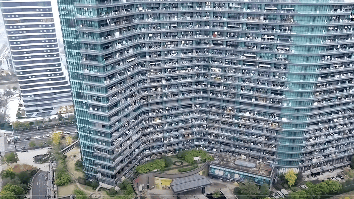 YouTuber goes inside dystopian apartment block where 30,000 residents ...