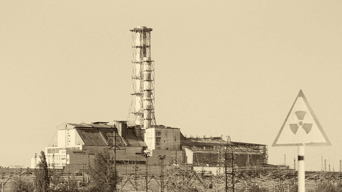 Terrifying video shows man venturing to bottom of Chernobyl reactor pit ...