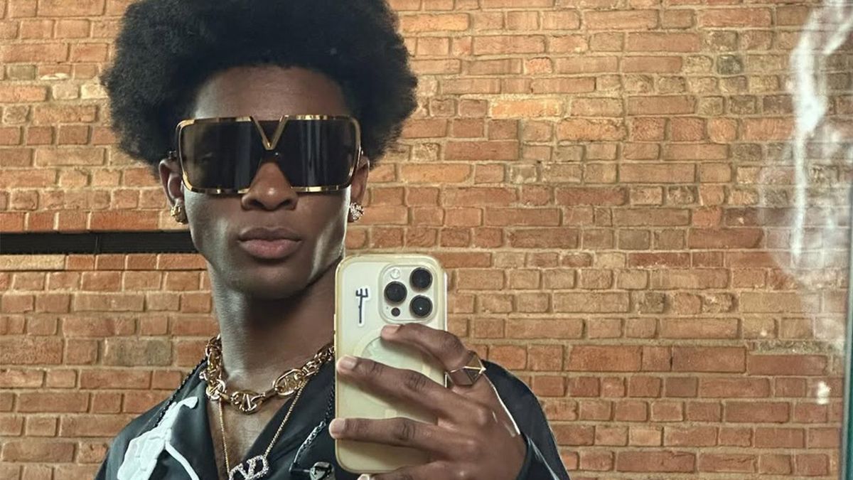Singer throws Labubus to crowd at show hours after dismembered body was ...