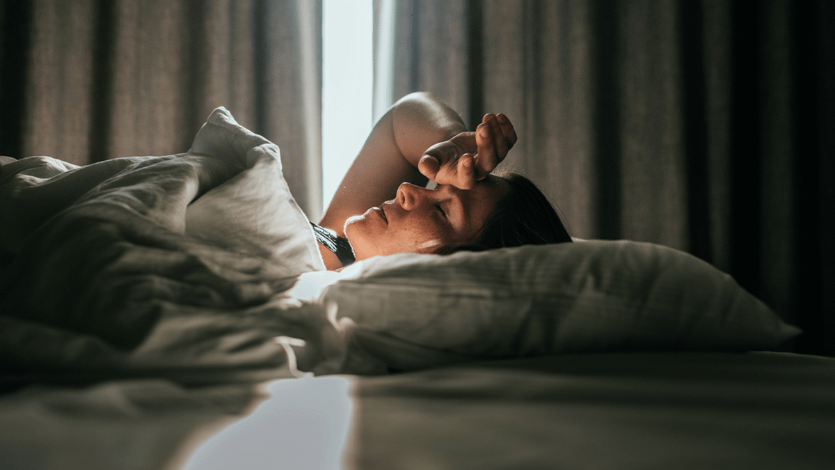 Doctor shares foolproof technique to get back to sleep when you wake up ...
