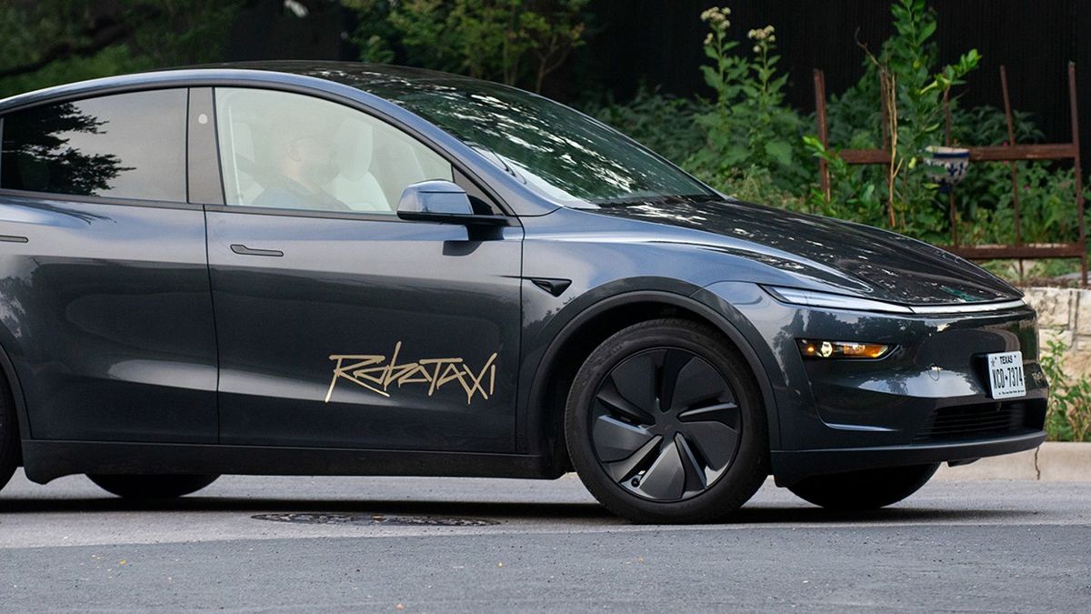Passenger in shock as Tesla Robotaxi 'safety' driver falls asleep while ...