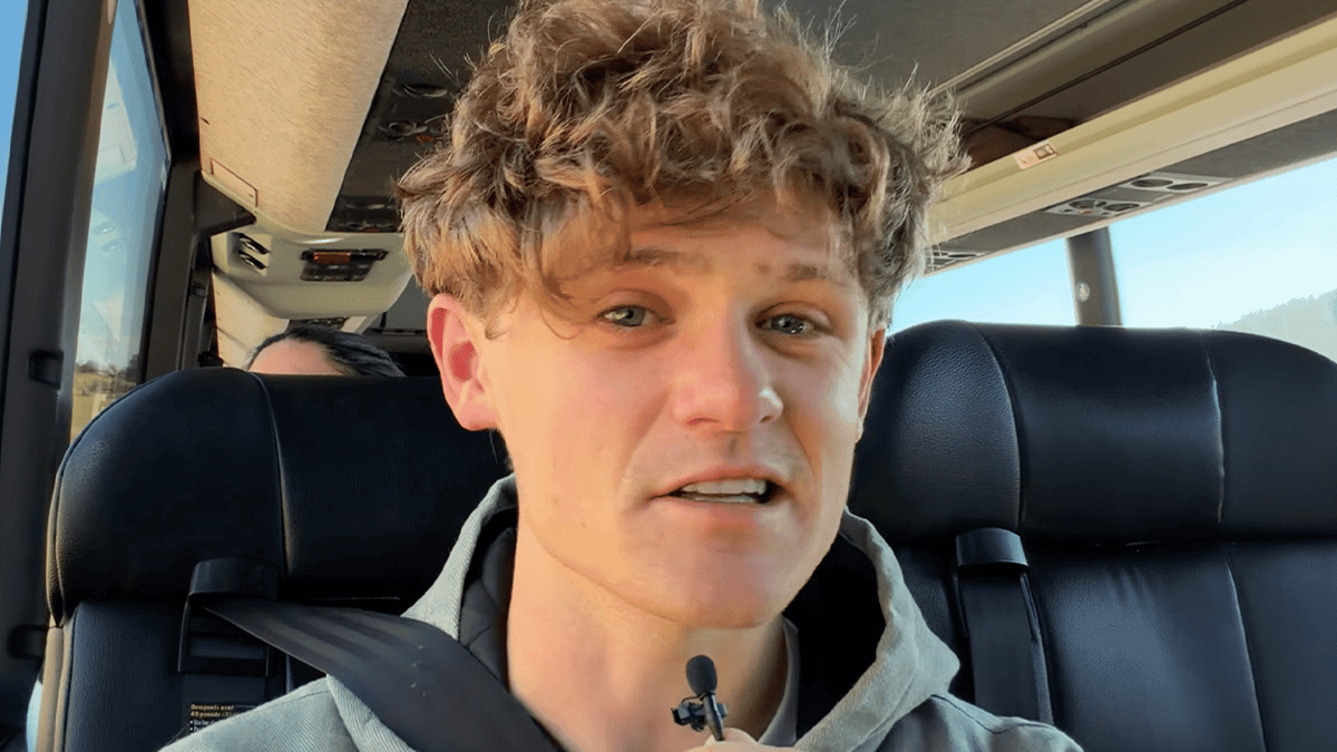 YouTuber takes longest bus journey in America that people say they ...