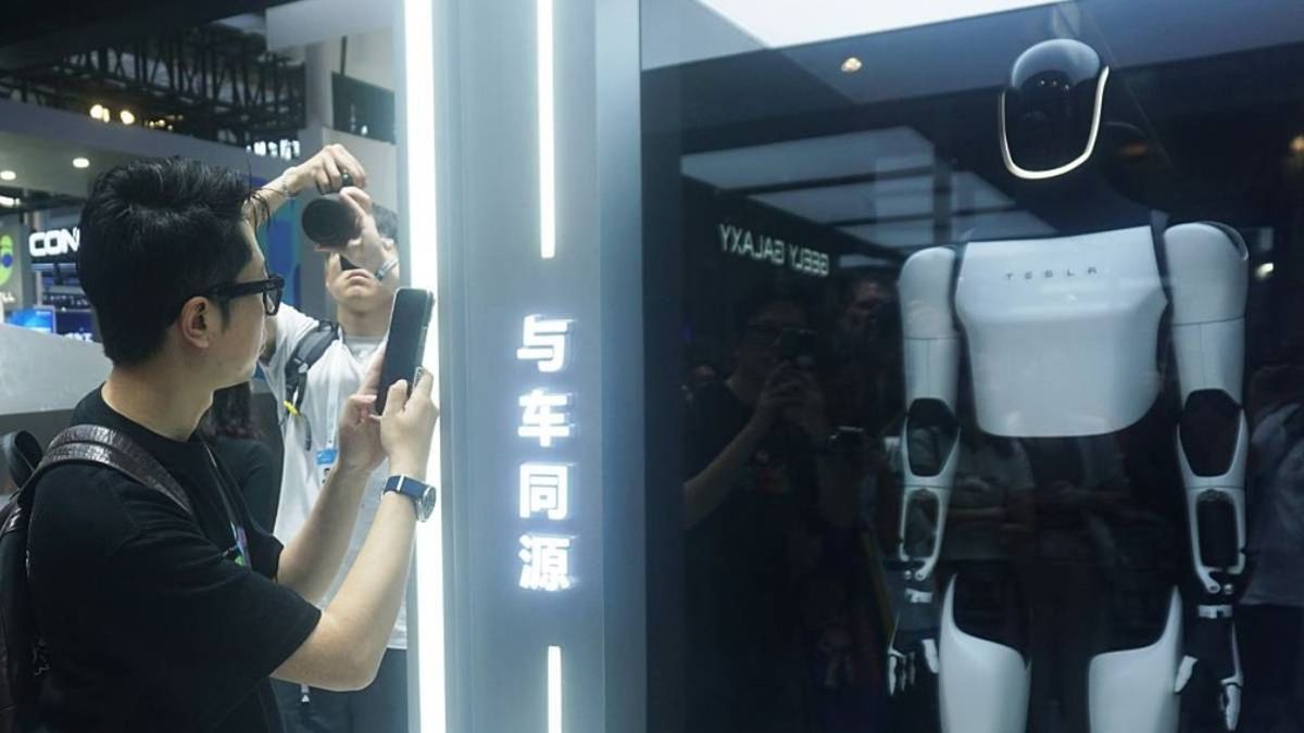 Elon Musk sparks debate with terrifying prediction about robots people ...