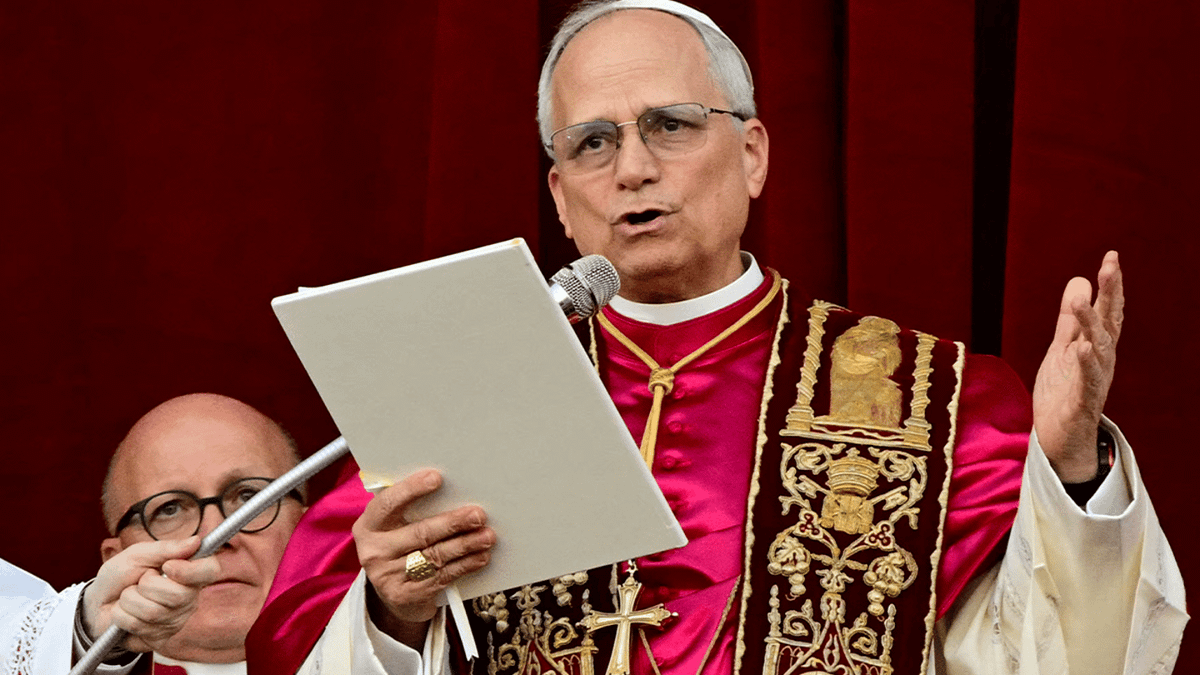 People surprised to see newly elected Pope sporting popular Apple ...