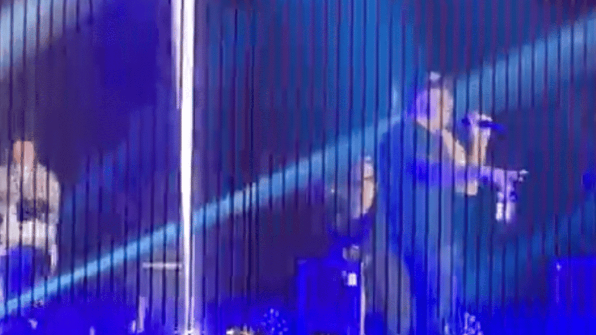 Fascinating footage captures moment laser permanently destroys phone ...