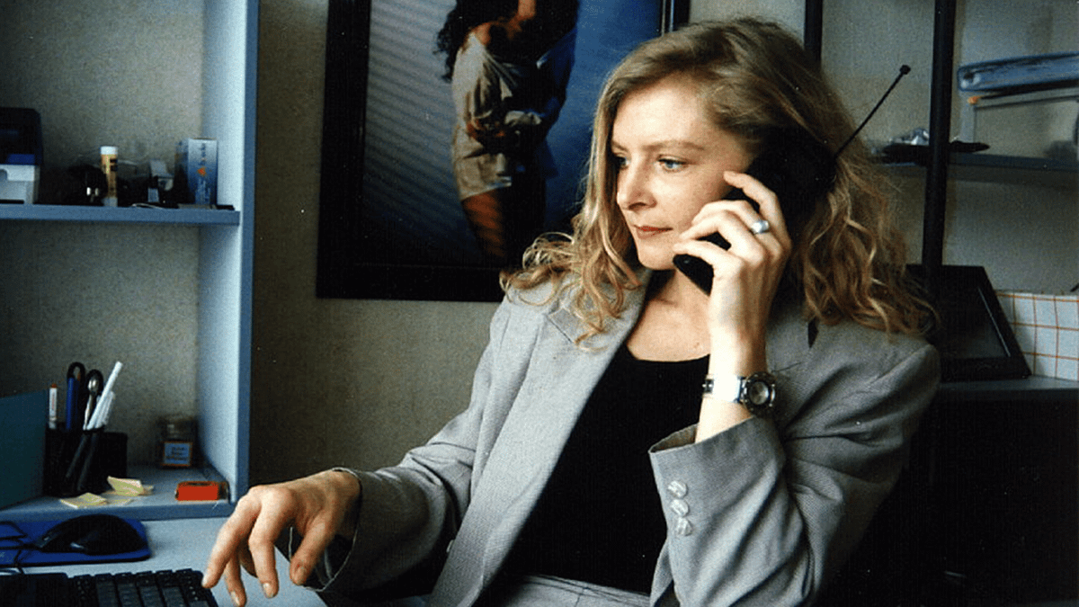 Eye-opening simulation reveals why early mobile phones were so bulky