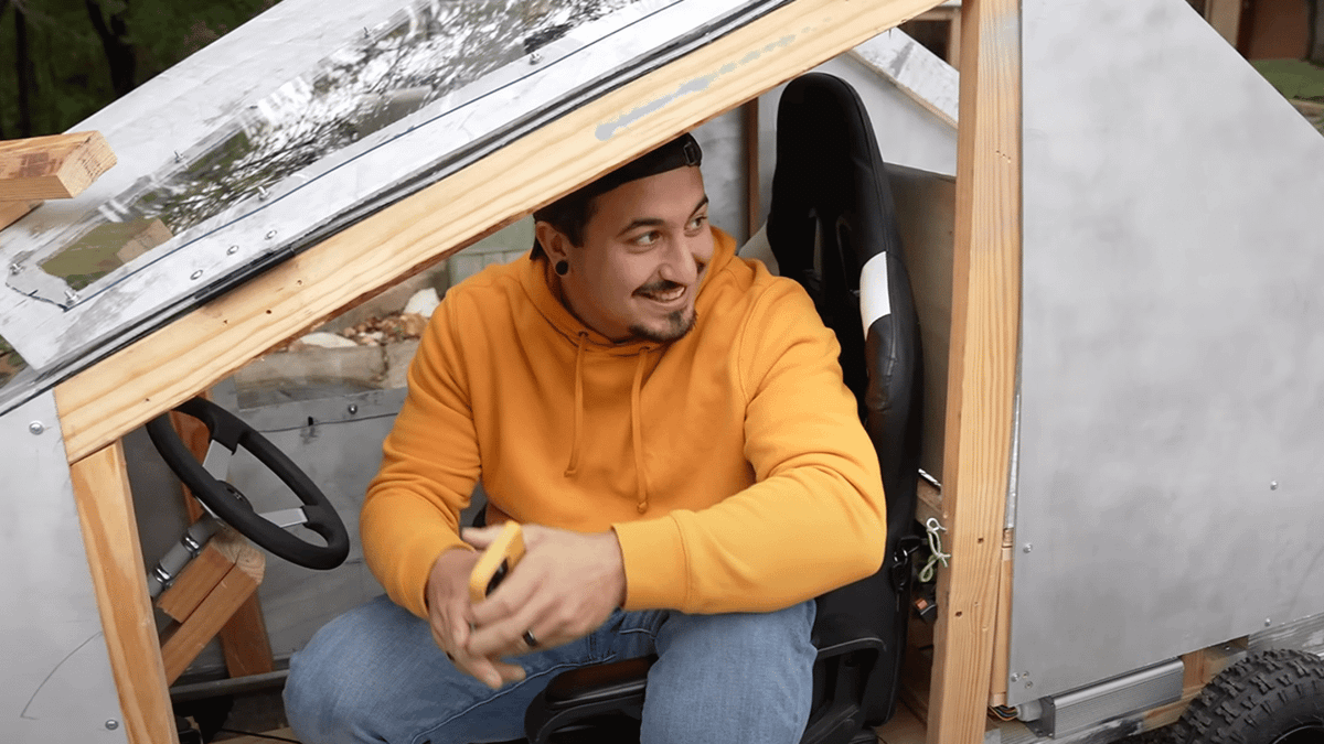 People mind-blown after YouTuber creates his own fully functional ...