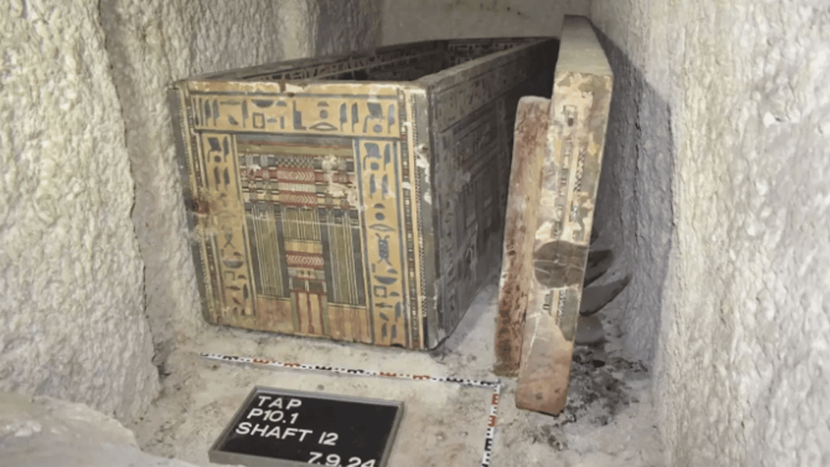 Remarkable discovery uncovers 4,000 year old Egyptian burial chamber ...