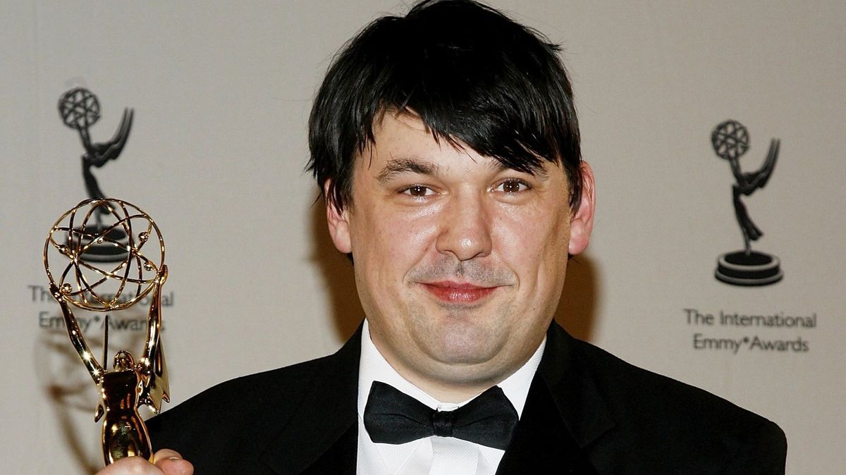 Armed police arrest Graham Linehan at Heathrow Airport over trans X posts
