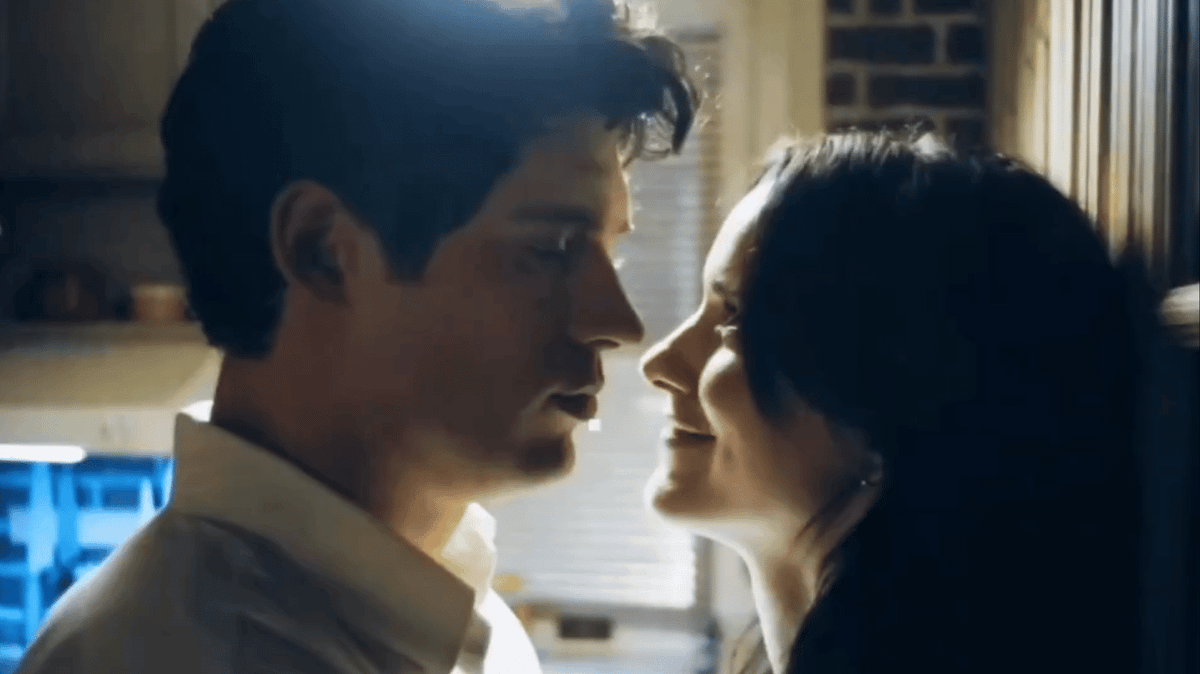 Superman actors go viral for carrying on intimate scene after director ...