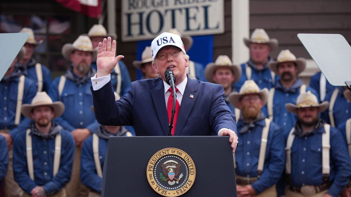Donald Trump raises eyebrows after making 'threesome' joke about his ...