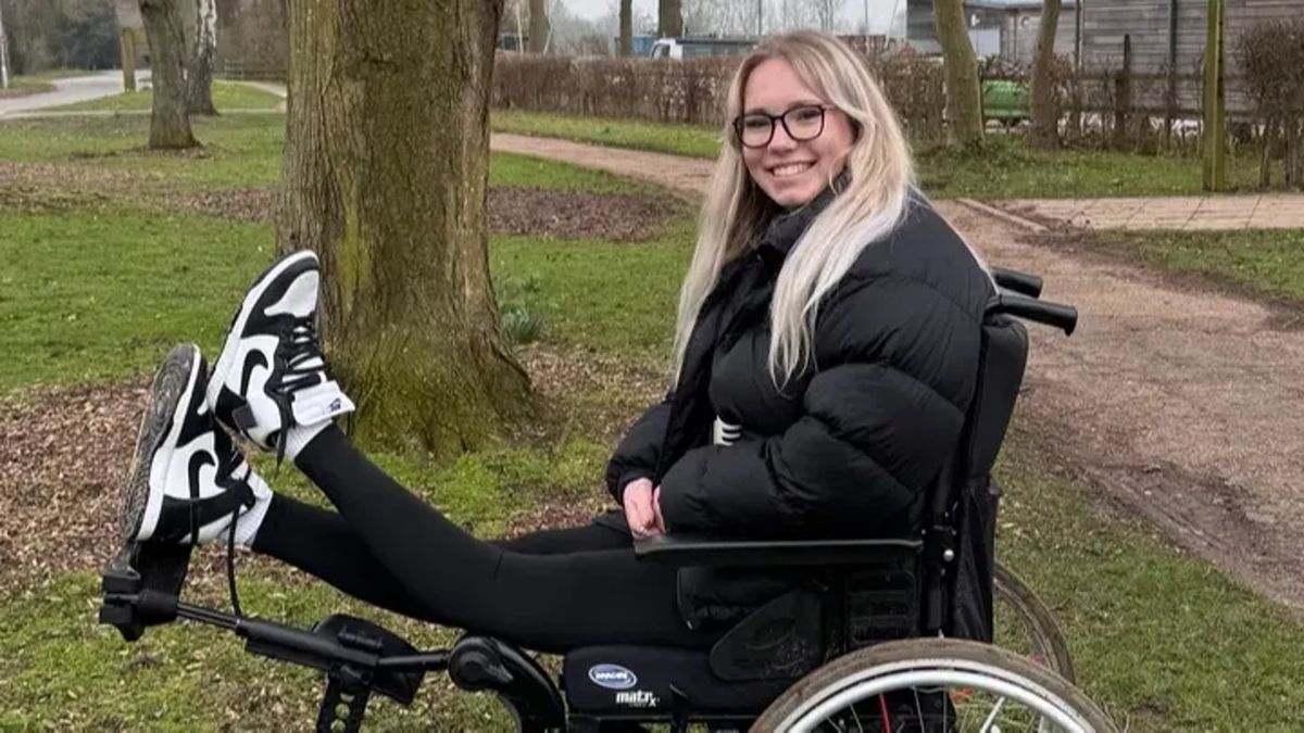 Woman, 21, who needs legs amputated after they locked and bent ...