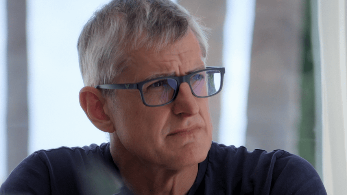 Louis Theroux warns over ‘red flags’ as new documentary releases on ...
