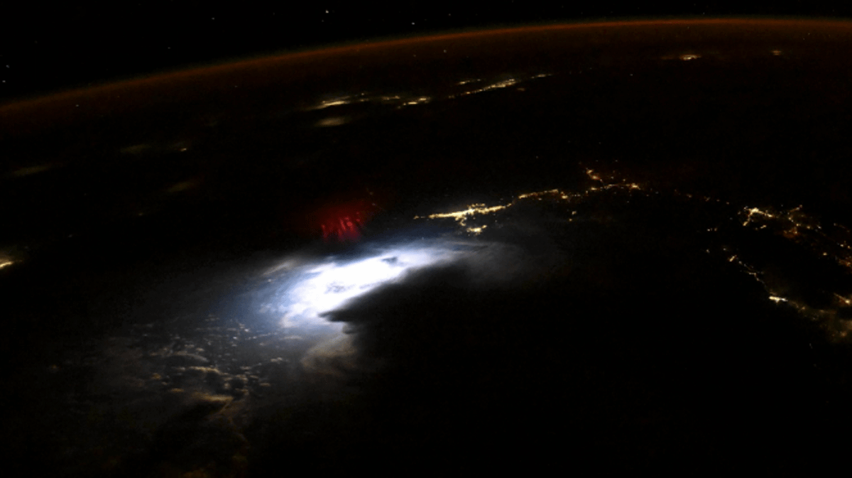 NASA astronaut's stunning time-lapse of Earth lightning storm from ISS ...
