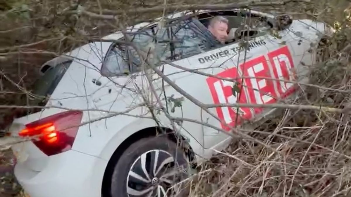Driving instructor crashes into ditch on way to collect student