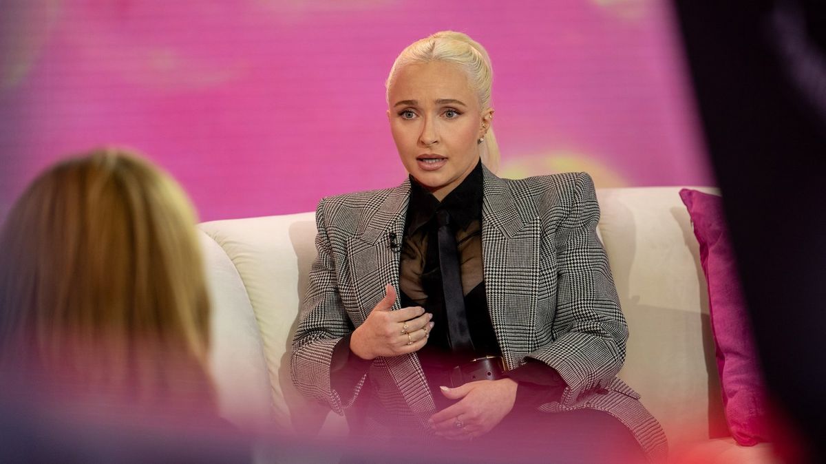 Hayden Panettiere Says Oscar Winner Exposed Testicles To Her Aged 19