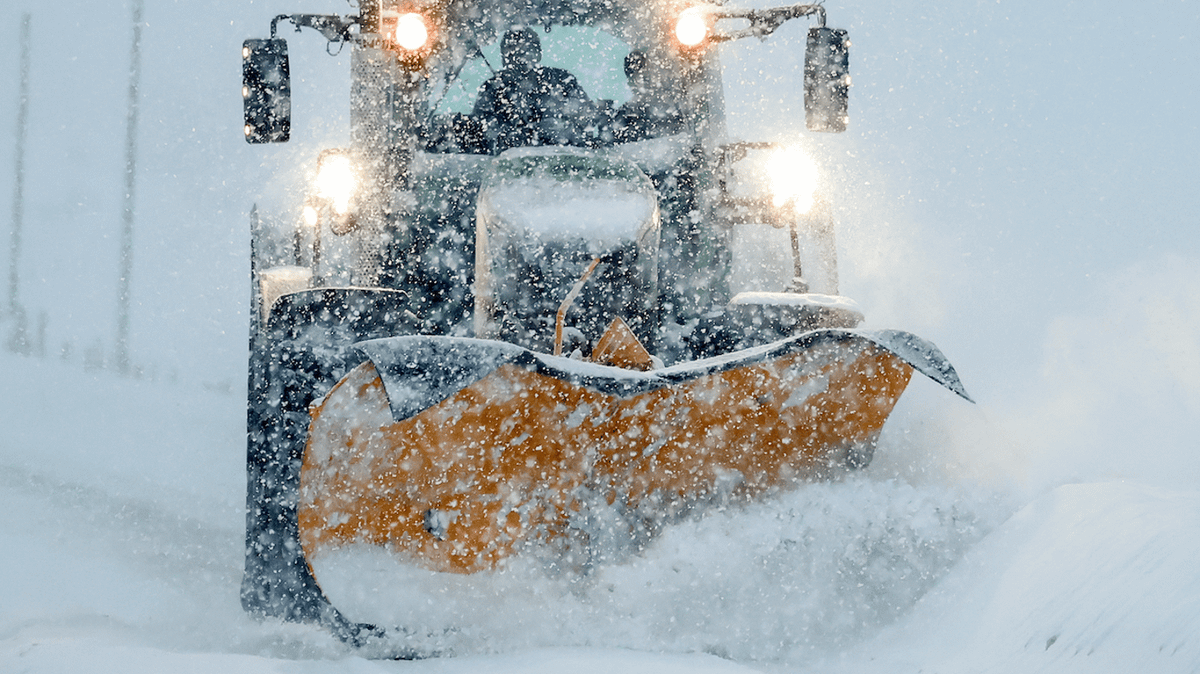 Travel chaos after UK sees 'worst snow for a decade' with rare red ...