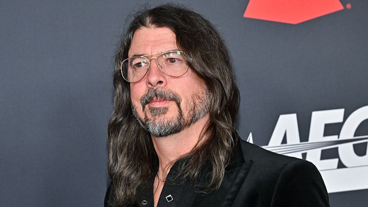 Dave Grohl speaks out on fathering child after cheating on his wife