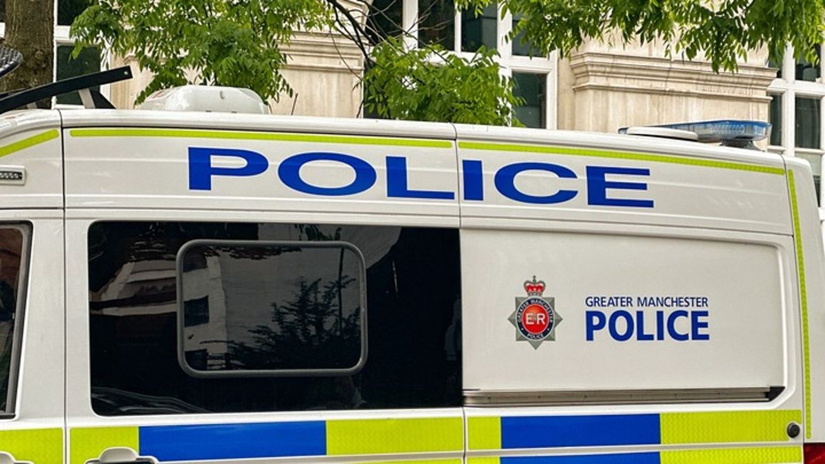 'Stabbing' outside synagogue in Greater Manchester as suspect shot by ...