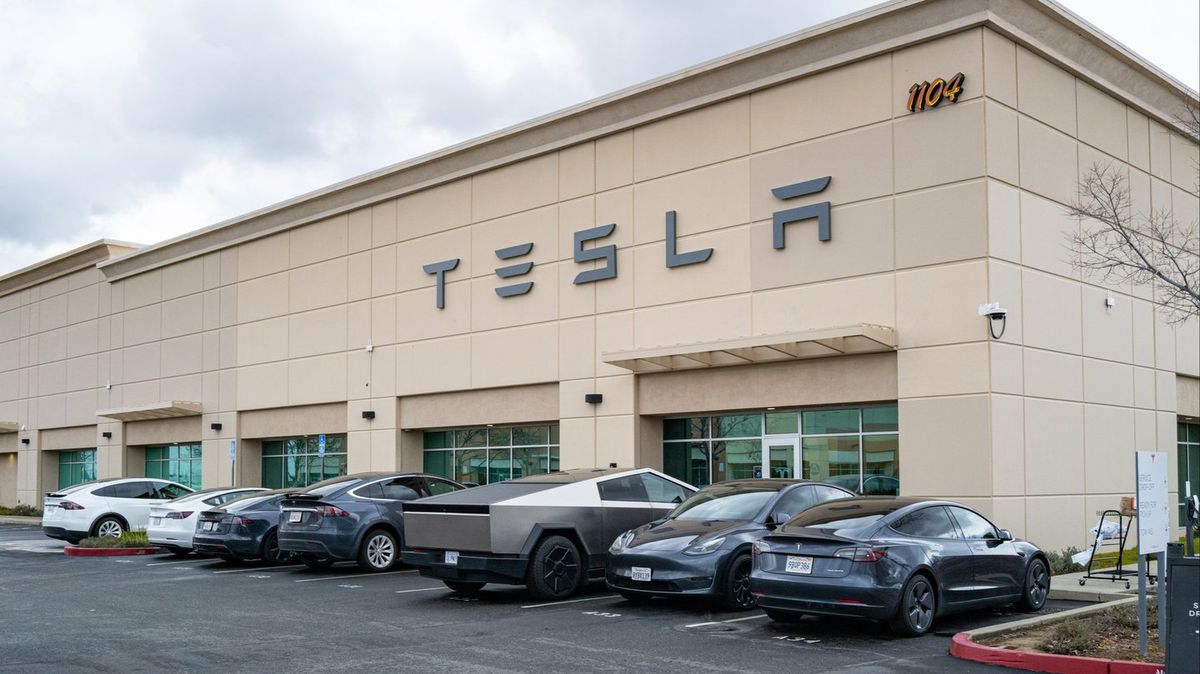 Man who bought $140,000 Tesla two years ago left in shock at what its ...