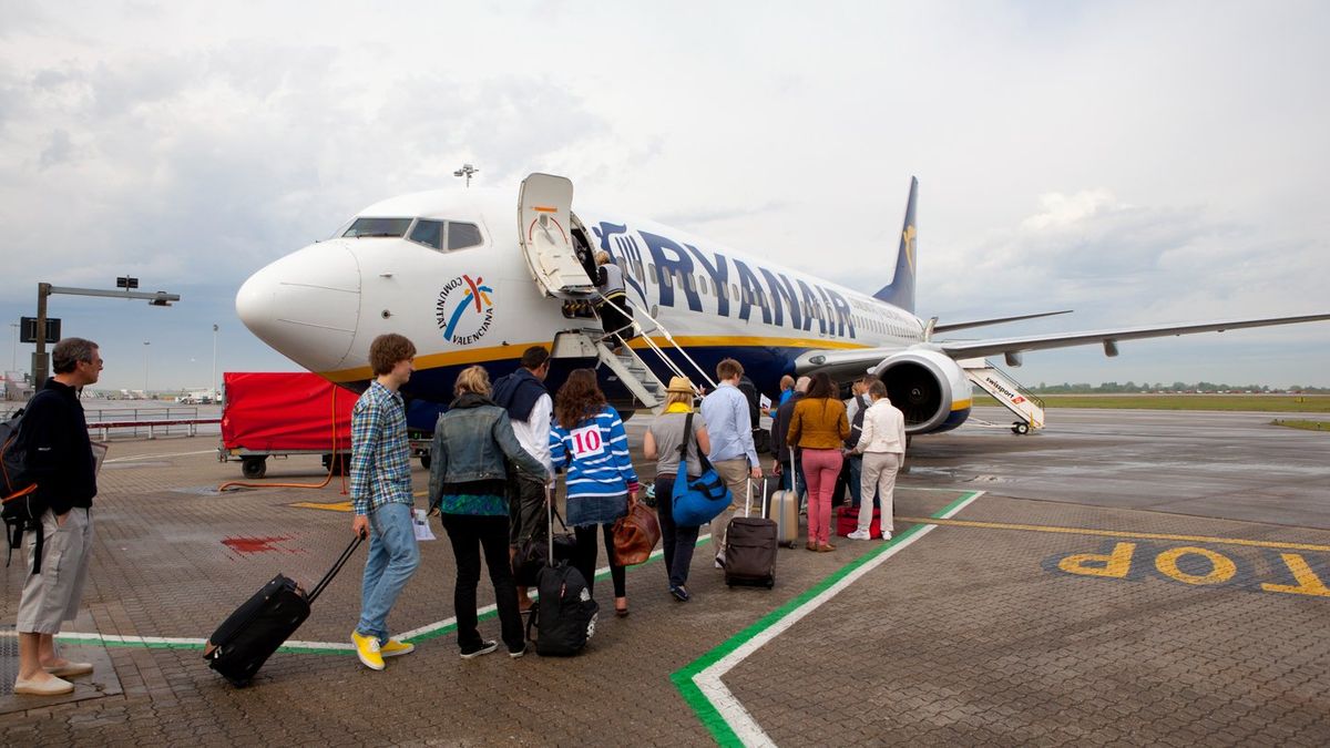 150 Ryanair passengers left stranded in France after border control ...