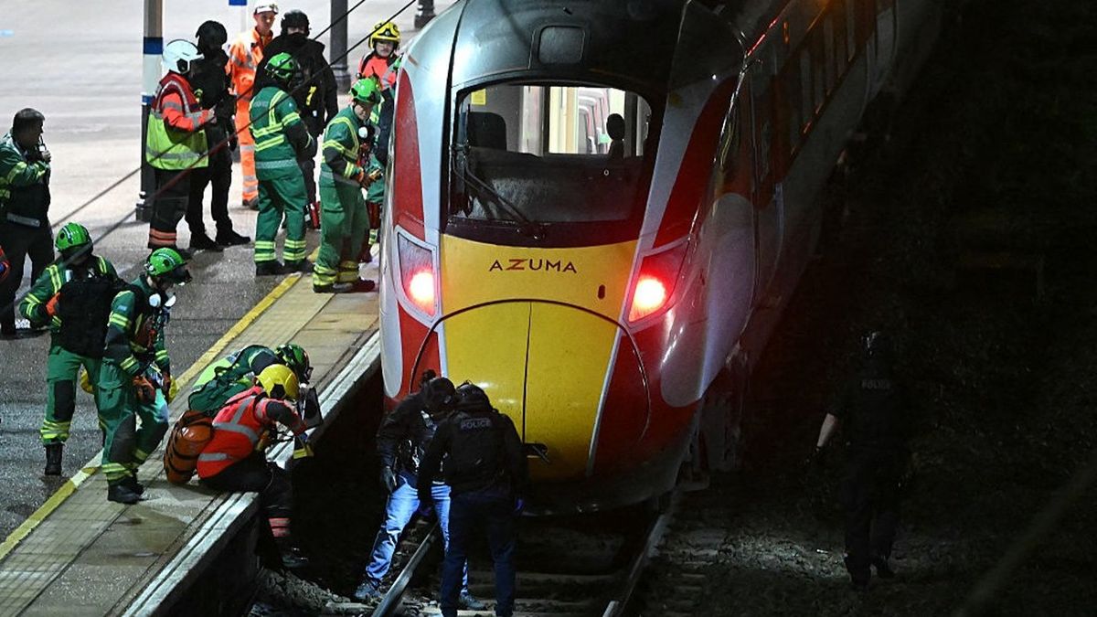 Rail worker 'undoubtedly saved people's lives' with 'heroic' actions ...