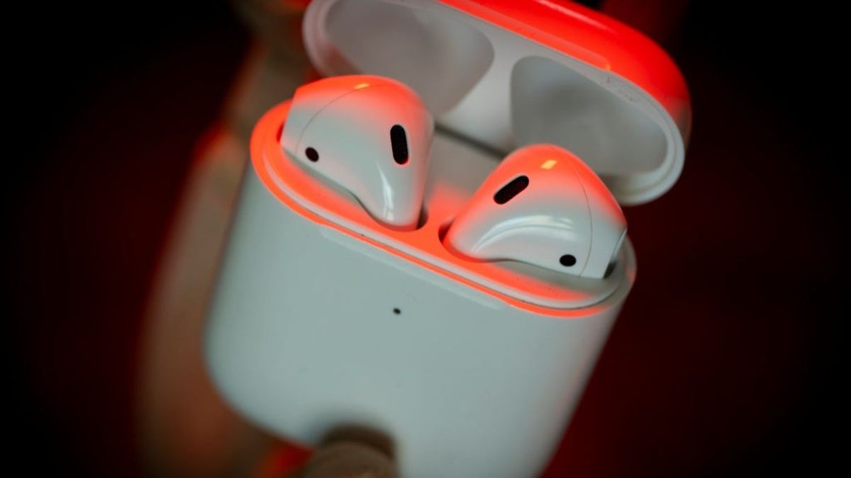 How to stop one AirPod 'randomly' running out of charge before the other