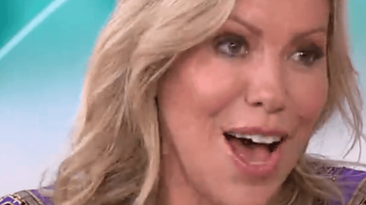 Qantas fight attendant explains what happens after she catches people ...