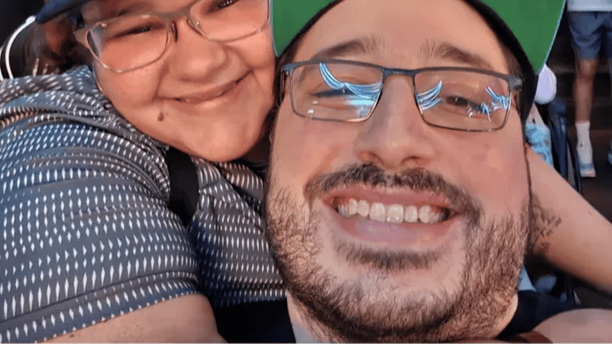 Family pay tribute to man who died on Universal theme park roller ...