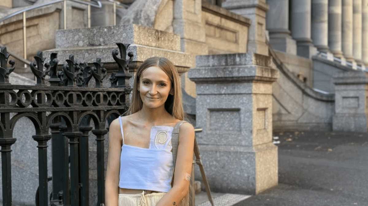 Terminally ill woman, 25, is choosing to end her own life after ...