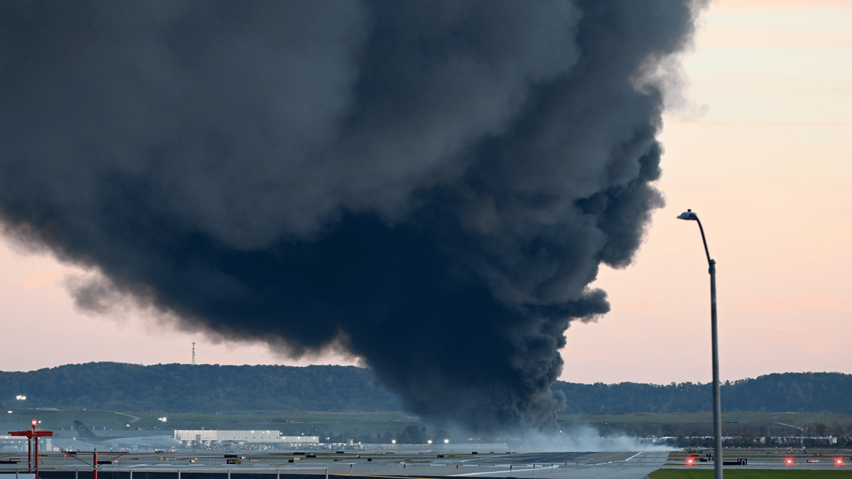 Horrifying footage shows aftermath of plane exploding into massive ...