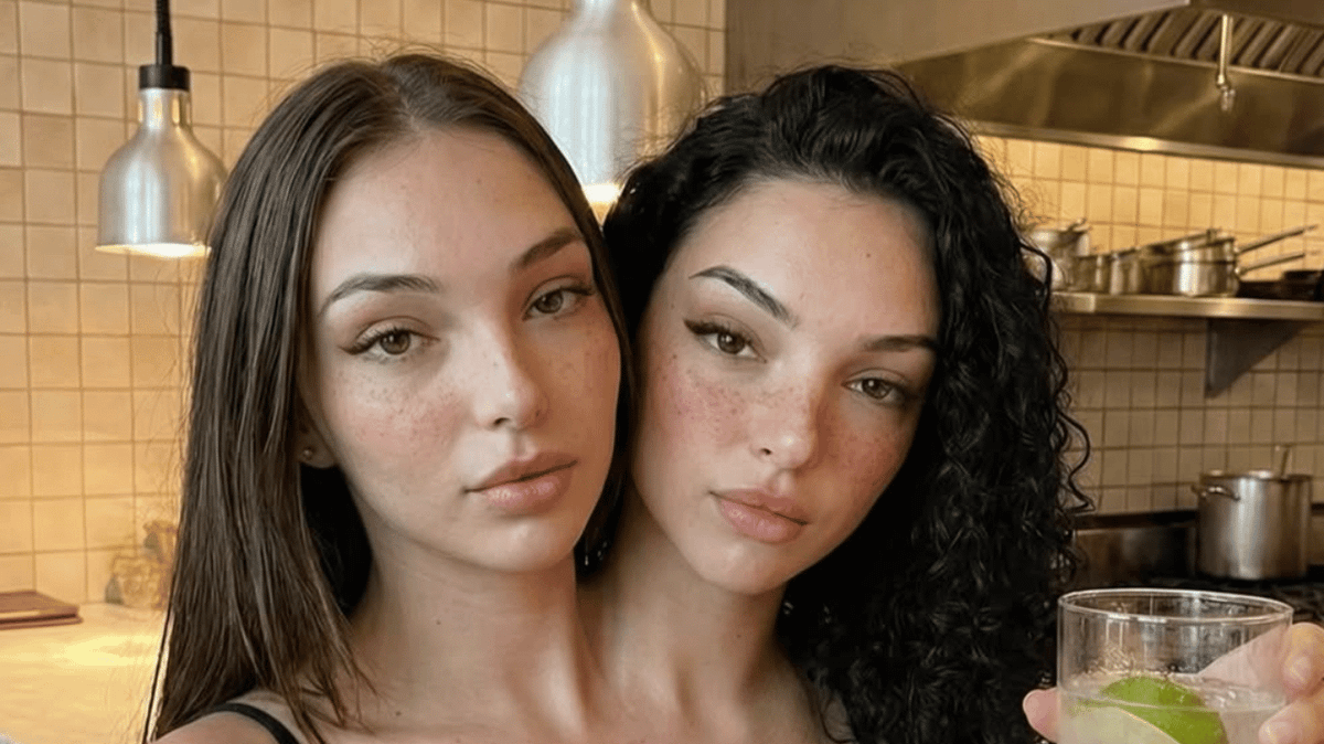 Major giveaways that conjoined twins with 280,000 followers are fake ...
