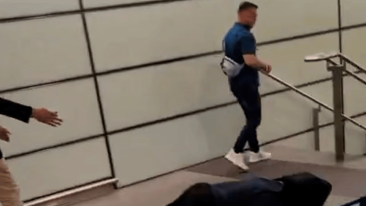 Tommy Robinson 'flees Britain' after he's filmed at scene of seriously ...