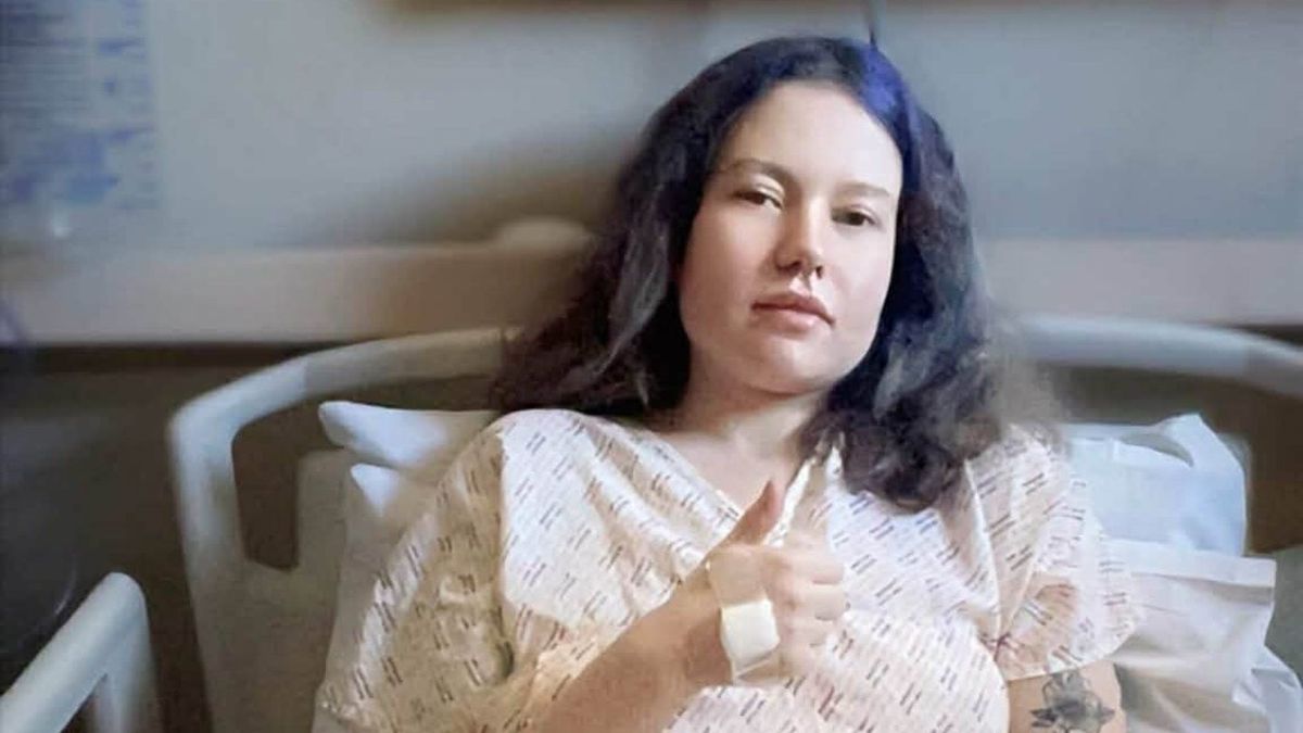 Mum claims daughter caught meningitis after sharing a vape amid ...