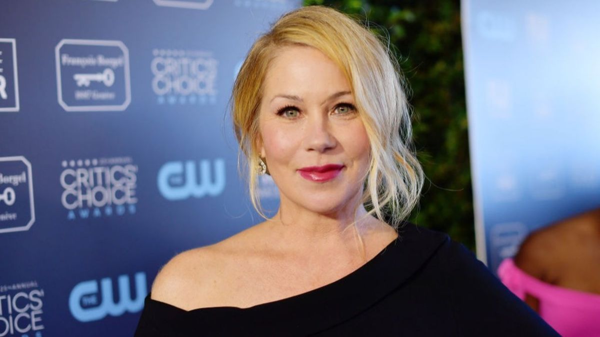 First 'subtle' MS symptom Christina Applegate noticed as she shares ...