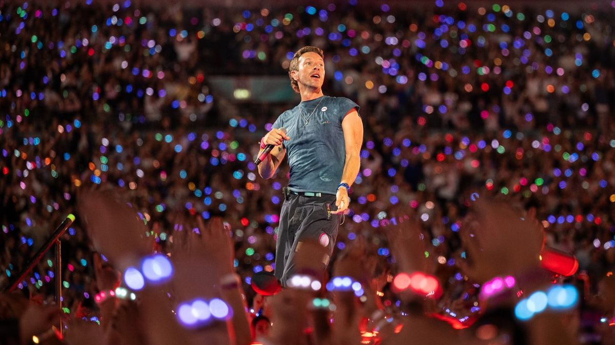 Coldplay fans grab last-minute Wembley tickets as beloved song returns ...