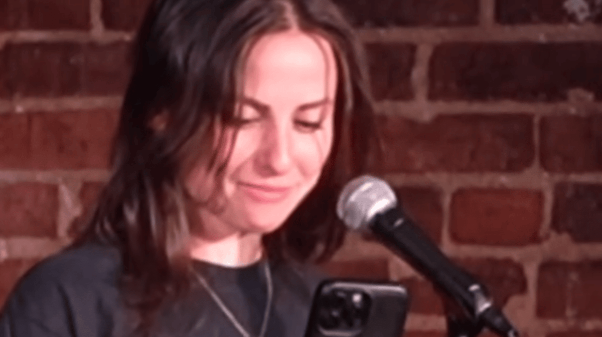 Comedian speaks out about what happened after she lost it with heckler ...