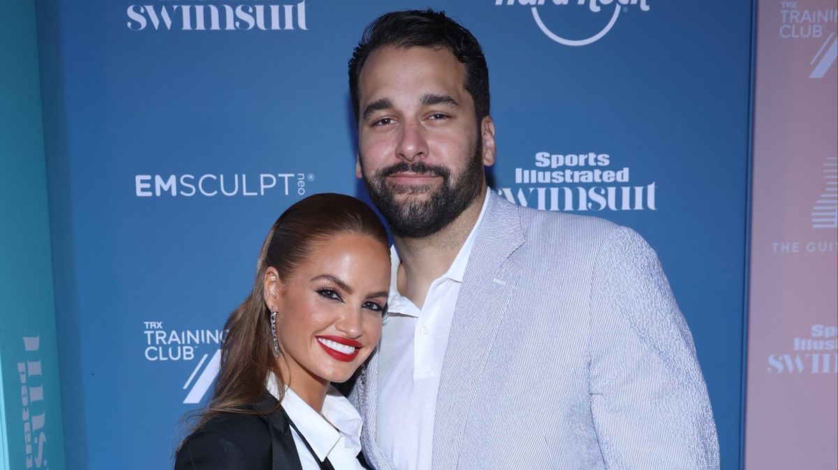 Lawyer of model who ‘divorced NFL star due to size of penis’ thinks ...