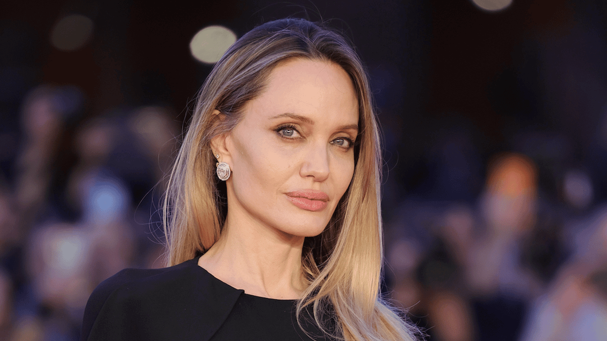 Angelina Jolie opens up on why she got double mastectomy after sharing ...