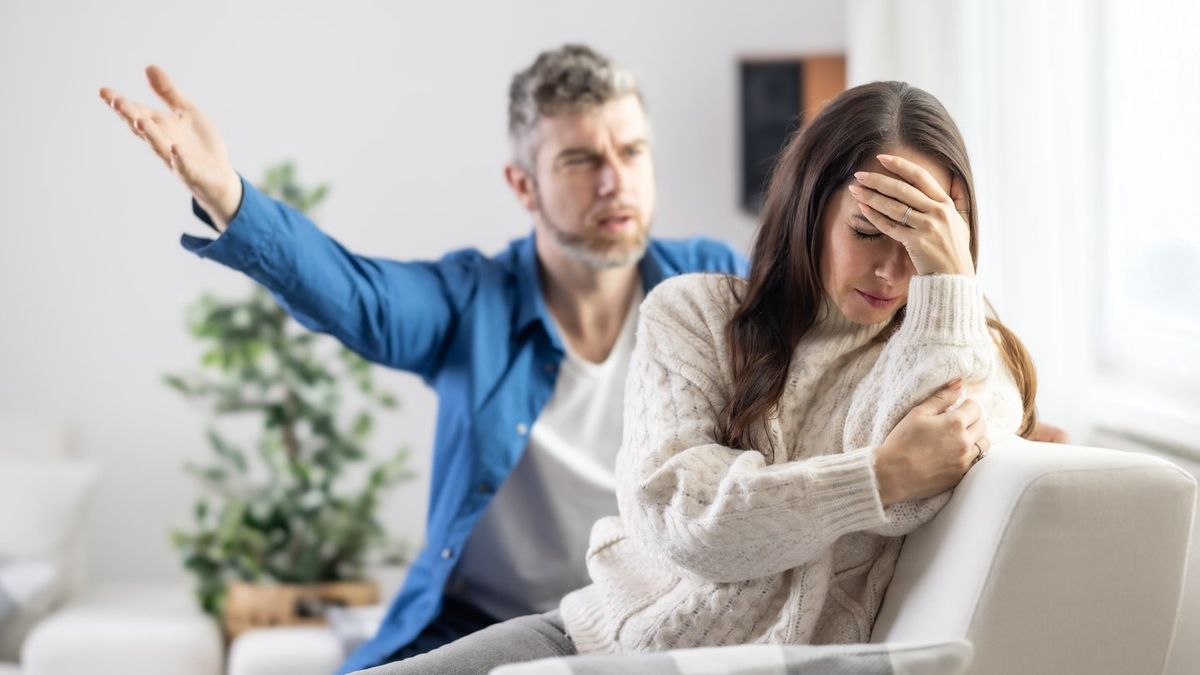Couples therapist says one question determines if a relationship is healthy