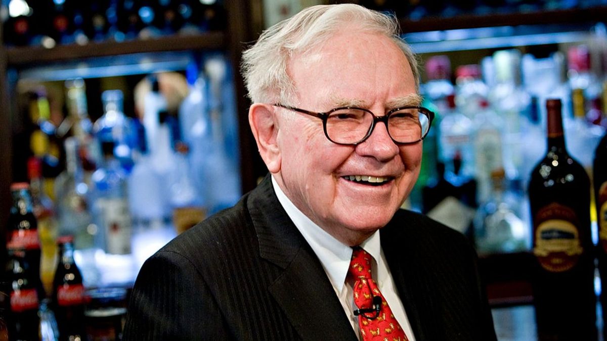 Warren Buffett explains why he still lives in house he paid $31,000 for ...