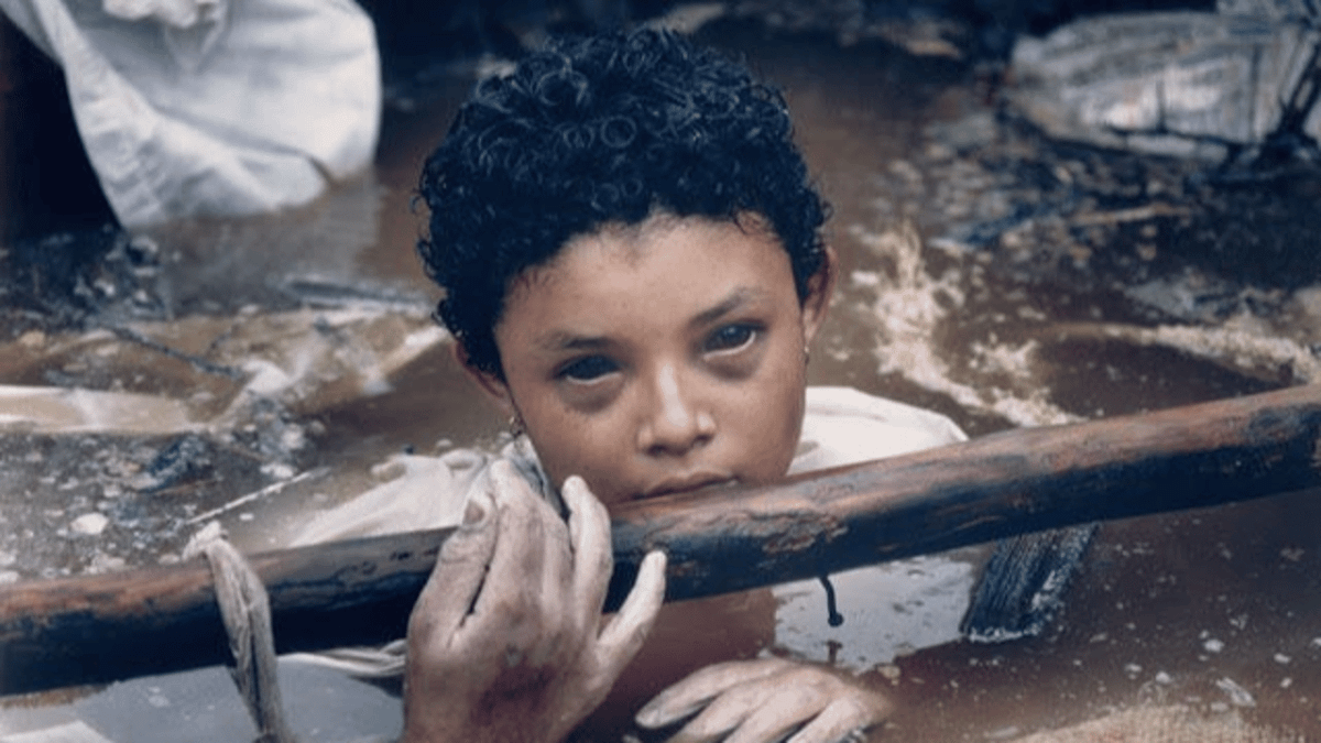 Heartbreaking final words of young girl with black eyes trapped in ...